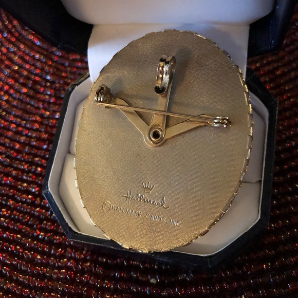 Vintage | Jewelry | Vintage 7s Hallmark Groovy Cameo Pin And Pendant ...